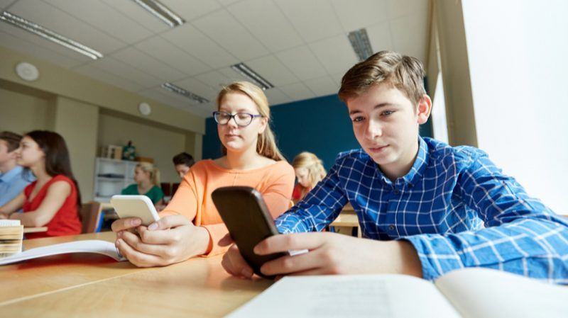 Mobile Applications For Education: 5 Benefits Of Using Them