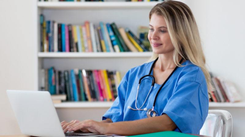 How To Excel In A Nursing Degree Online And Offline - eLearning Industry