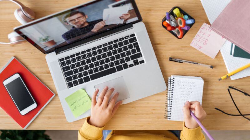 The Roles Of An Efficient eLearning Facilitator - eLearning Industry